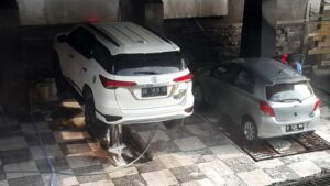 Cuci Mobil Terdekat, Car Wash Hidrolik & Panggilan Murah